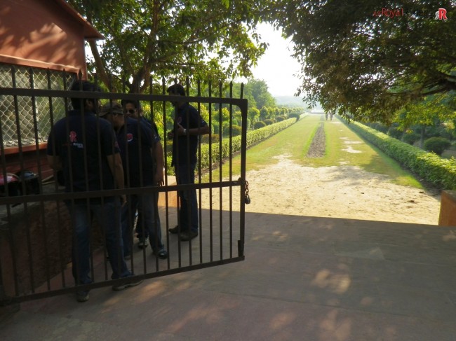 A morning ride to other side of Tajmahal – the Mehtab Bagh with friends ...